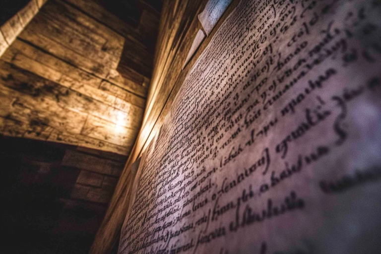 15 Hidden Messages That Were Accidentally Discovered in Books and ...