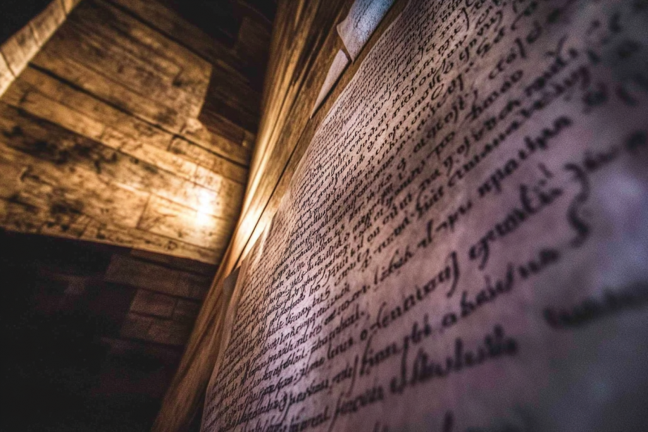 15 Hidden Messages That Were Accidentally Discovered in Books and ...