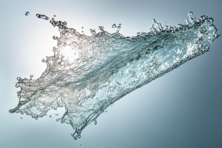 11 Astonishing Ways Water Can Defy Gravity - The Voyaging