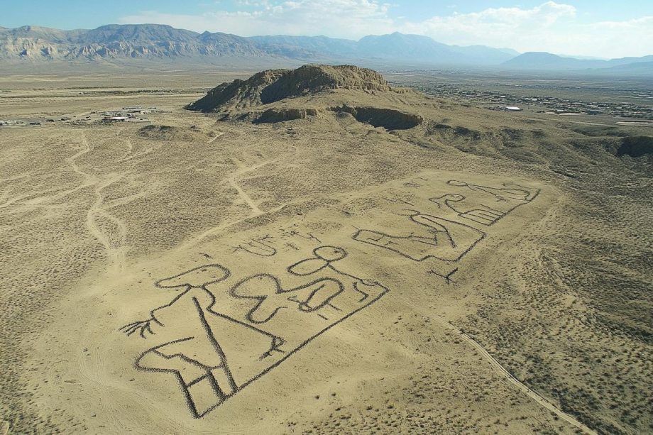9 Mysterious Symbols in Deserts Only Seen From the Sky - The Voyaging
